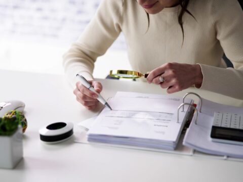 ¿Qué son los registros contables y cómo se clasifican?